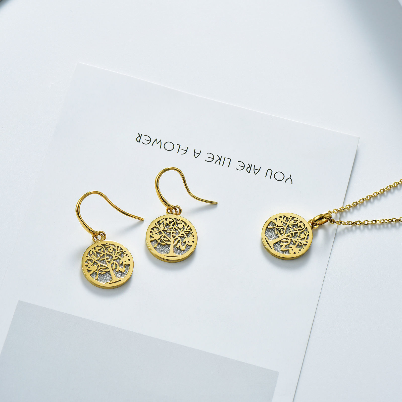 JM eShop 精選禮品網. Blinking Tree of Life Round Pendant Necklace